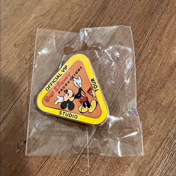 Disney | Other | Disney Studio Vip Tour Pin With Yellow And Black ...